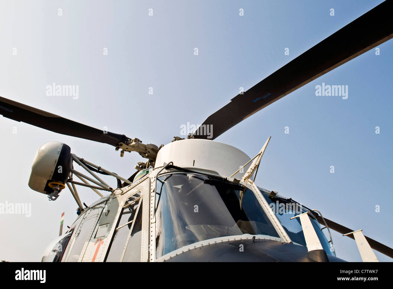 Helicopter flying aircraft transporting hi-res stock photography and ...
