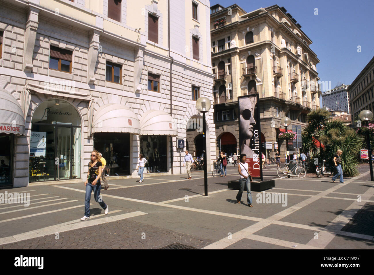 Italian inner city hi-res stock photography and images - Alamy
