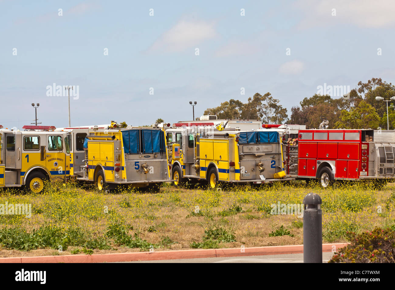 Sky lift fire truck hi-res stock photography and images - Alamy