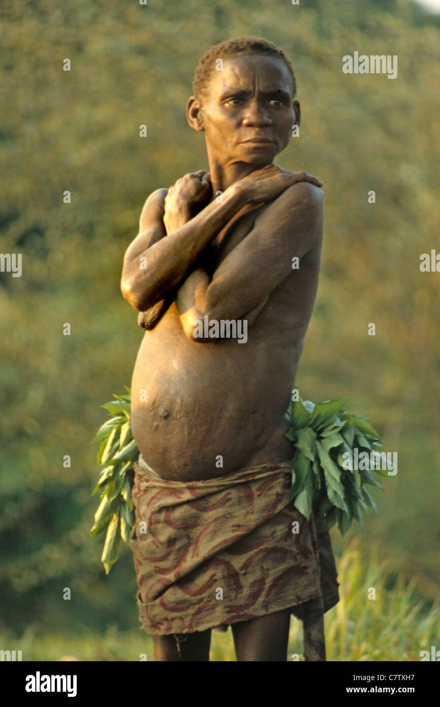 African pygmy tribesman portrait hi-res stock photography and images ...