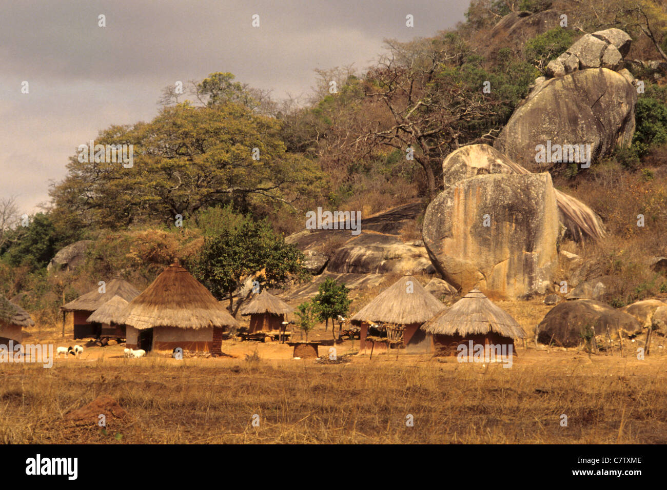 Zimbabwe Hut Stock Photos & Zimbabwe Hut Stock Images - Alamy