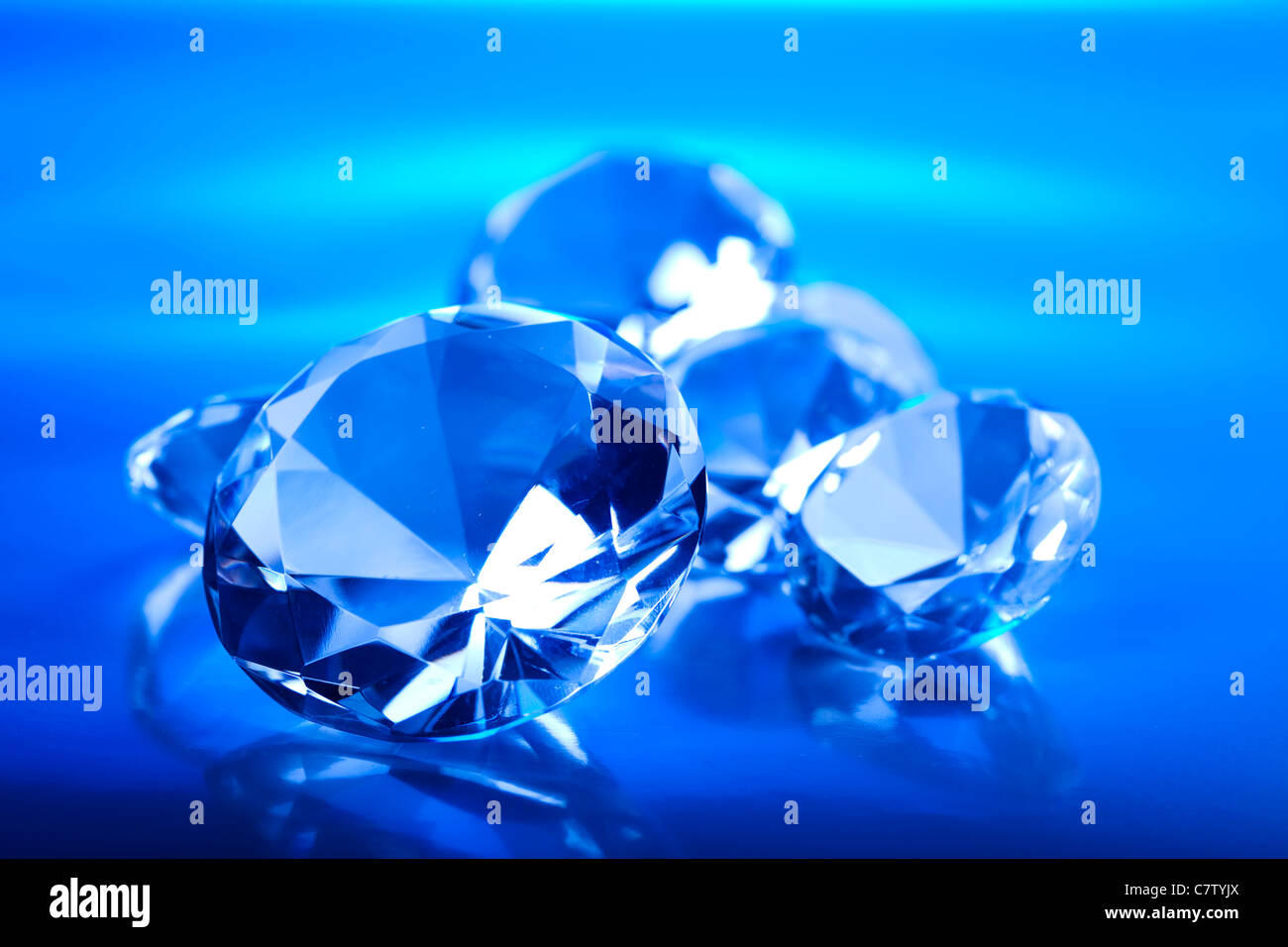 Diamonds background hi-res stock photography and images - Alamy