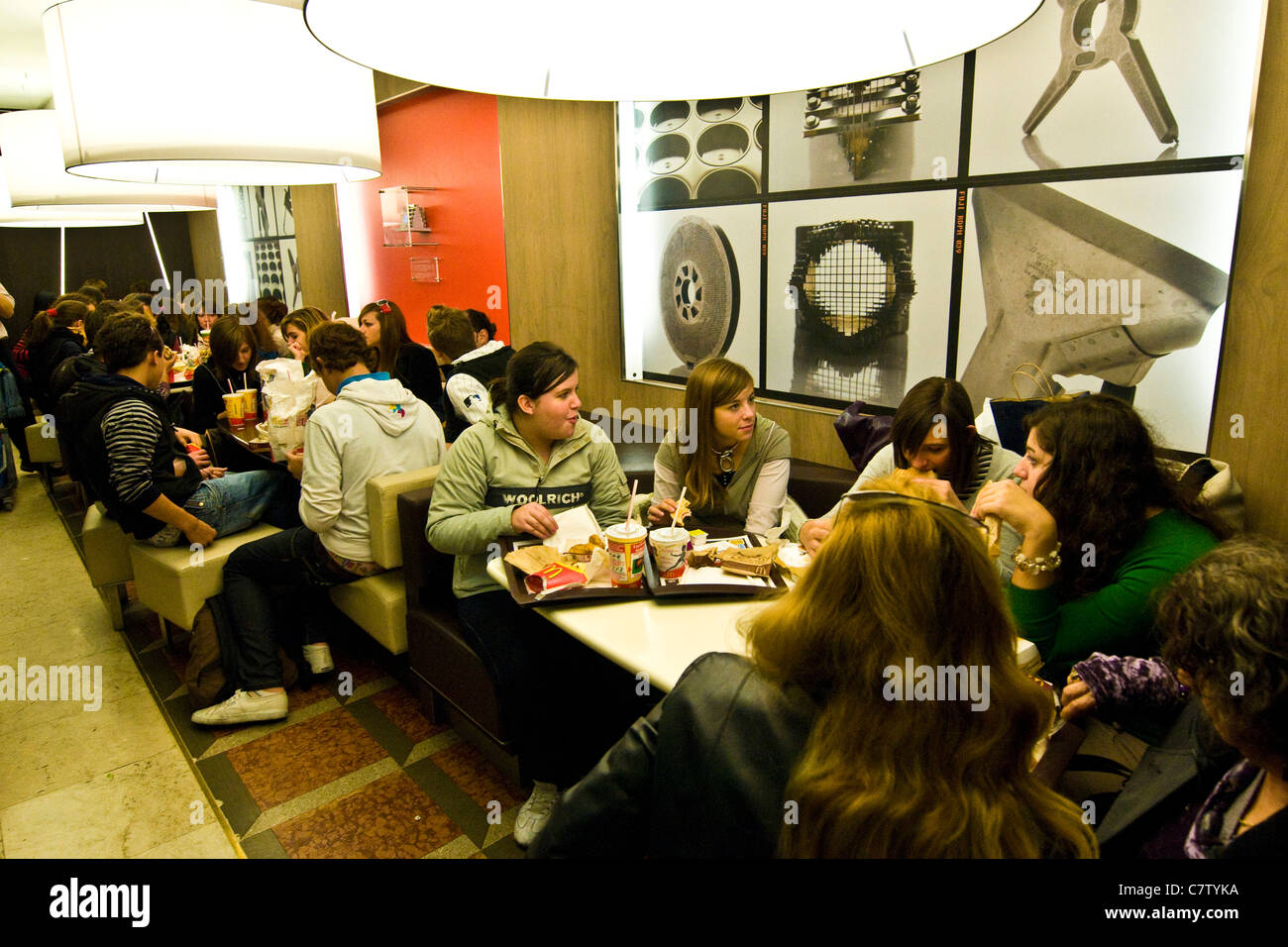 Boys eating fast food teenagers hi-res stock photography and images - Alamy