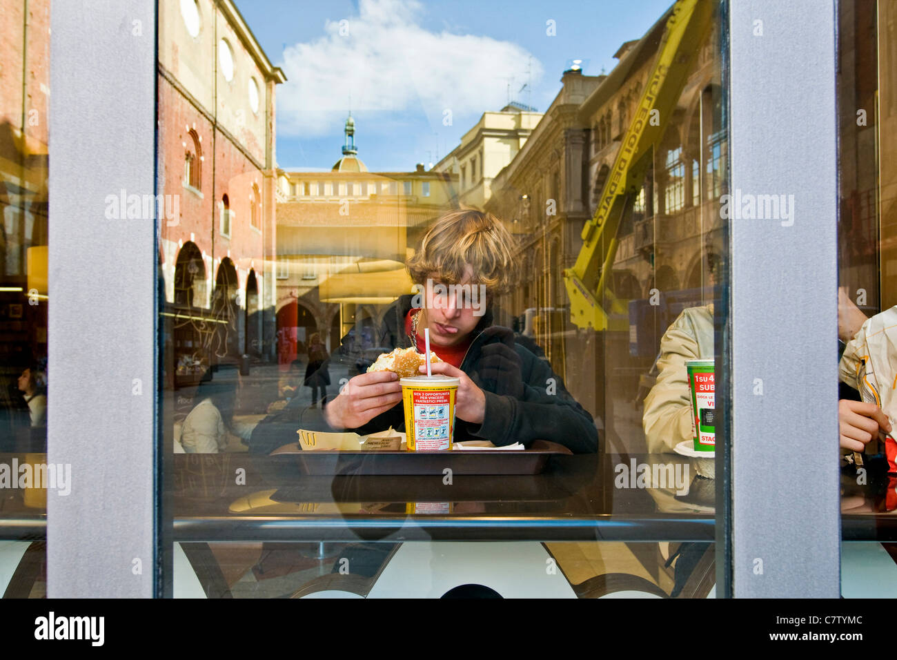 Boys eating fast food teenagers hi-res stock photography and images - Alamy
