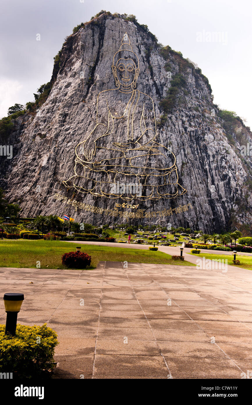 Royal buddha image hi-res stock photography and images - Alamy