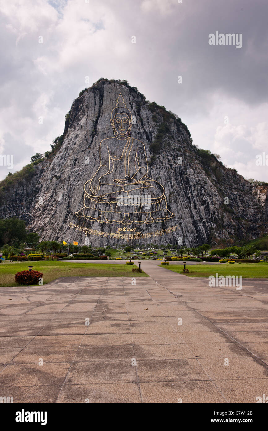 Royal buddha image hi-res stock photography and images - Alamy