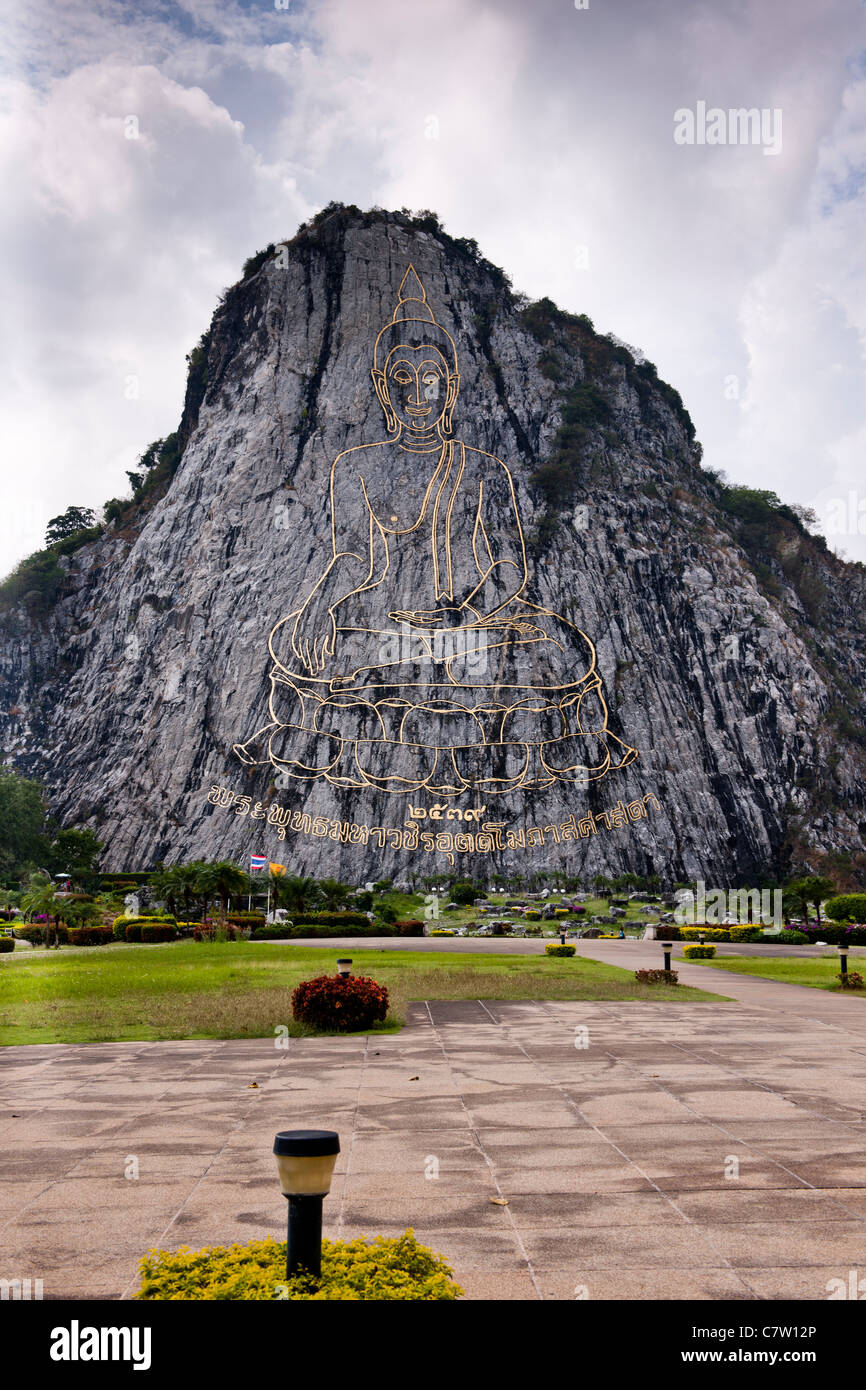 Royal buddha image hi-res stock photography and images - Alamy