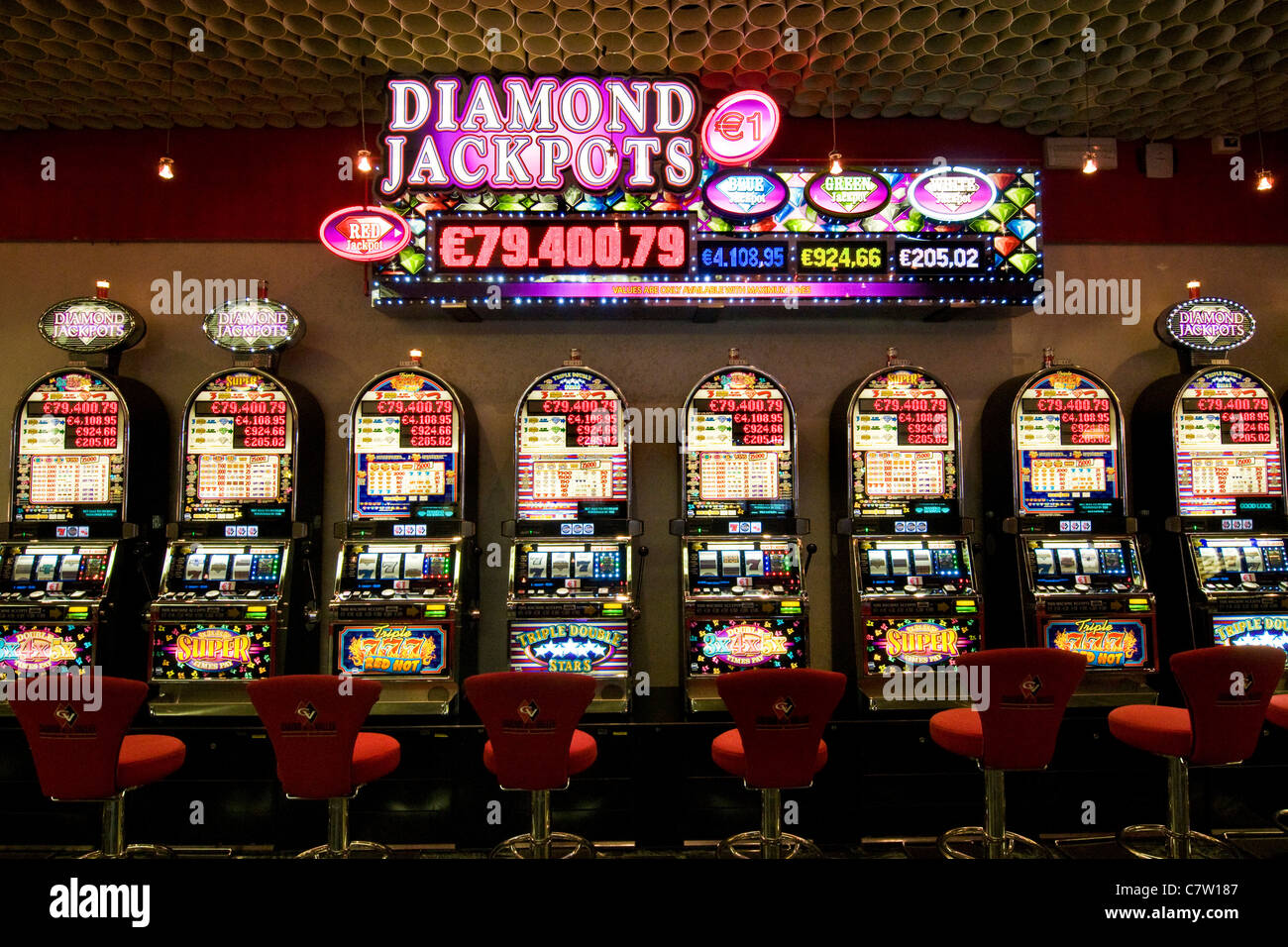 Slot machine hi-res stock photography and images - Alamy
