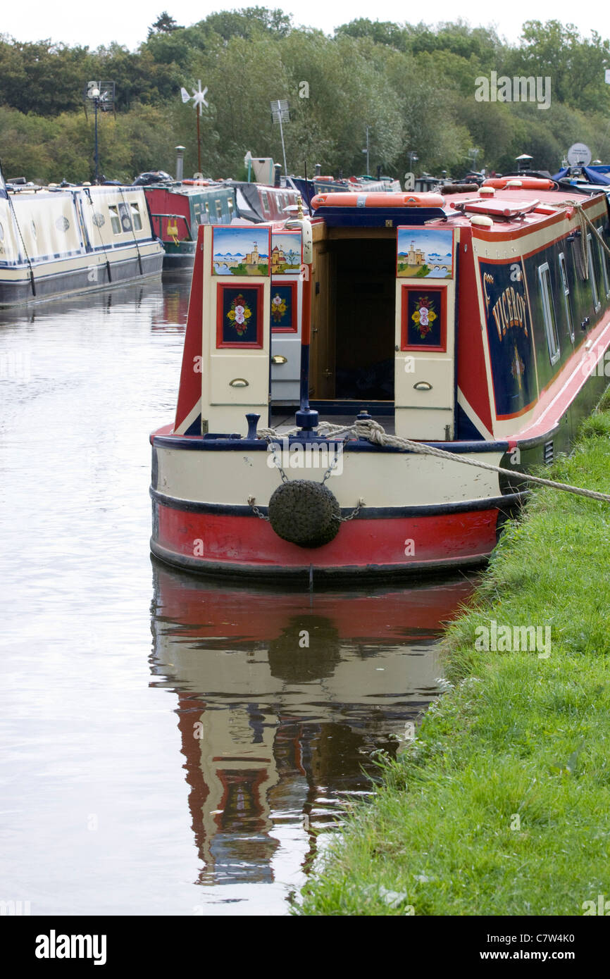 English narrowboat hi-res stock photography and images - Alamy
