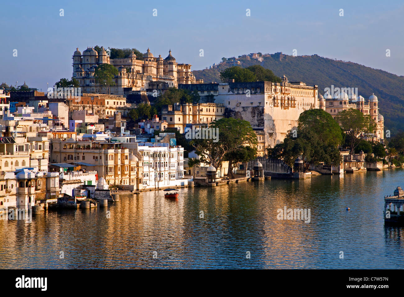 Pichola lake hi-res stock photography and images - Alamy