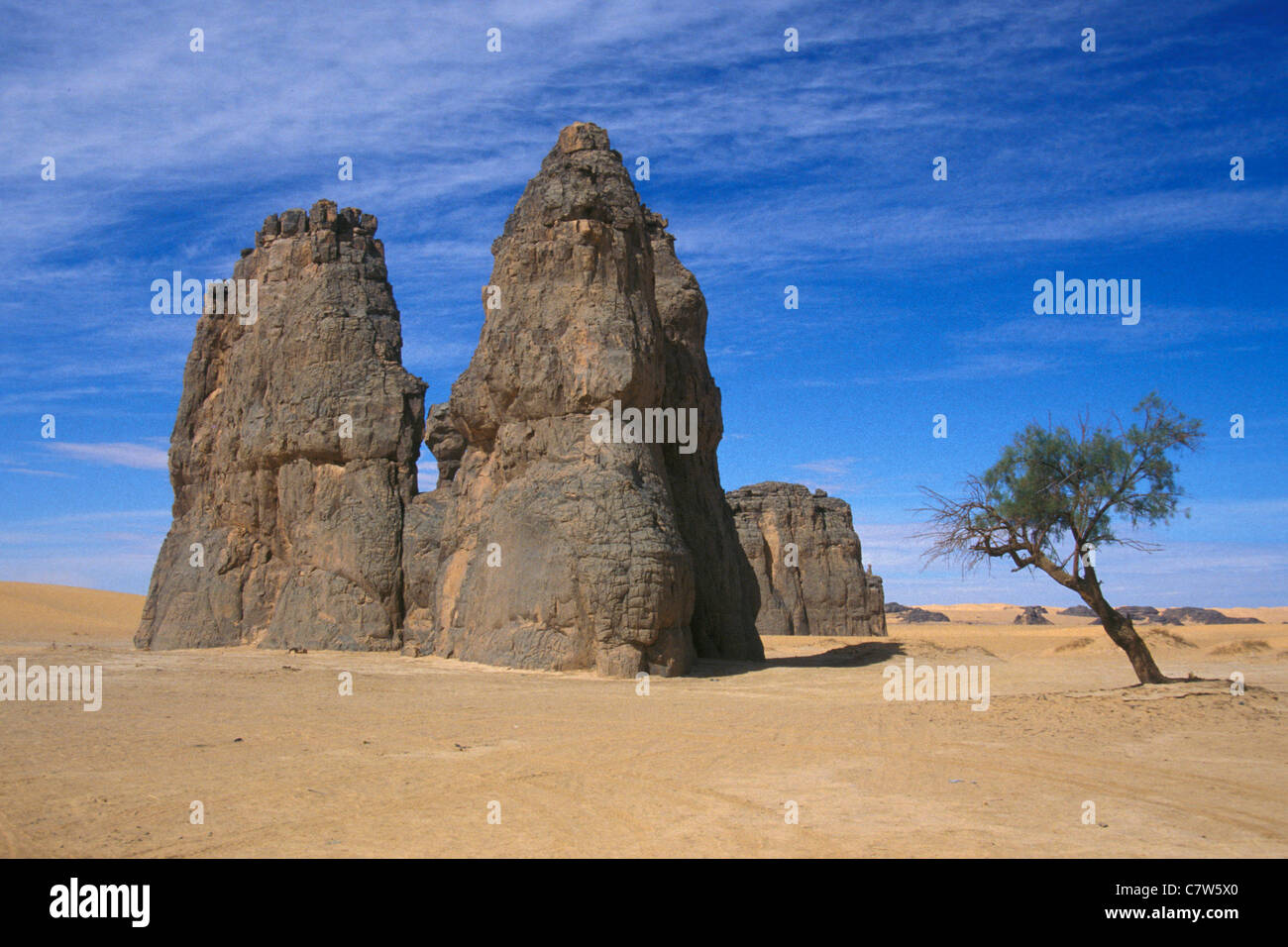 africa, Algeria, Sahara desert, Tamanrasset, mountains and landscape ...