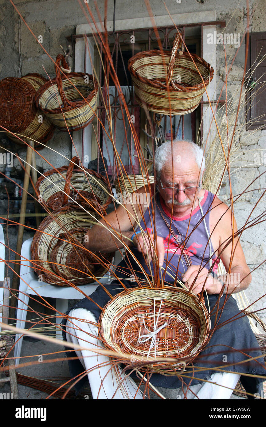 Traditional basket making hi-res stock photography and images - Alamy