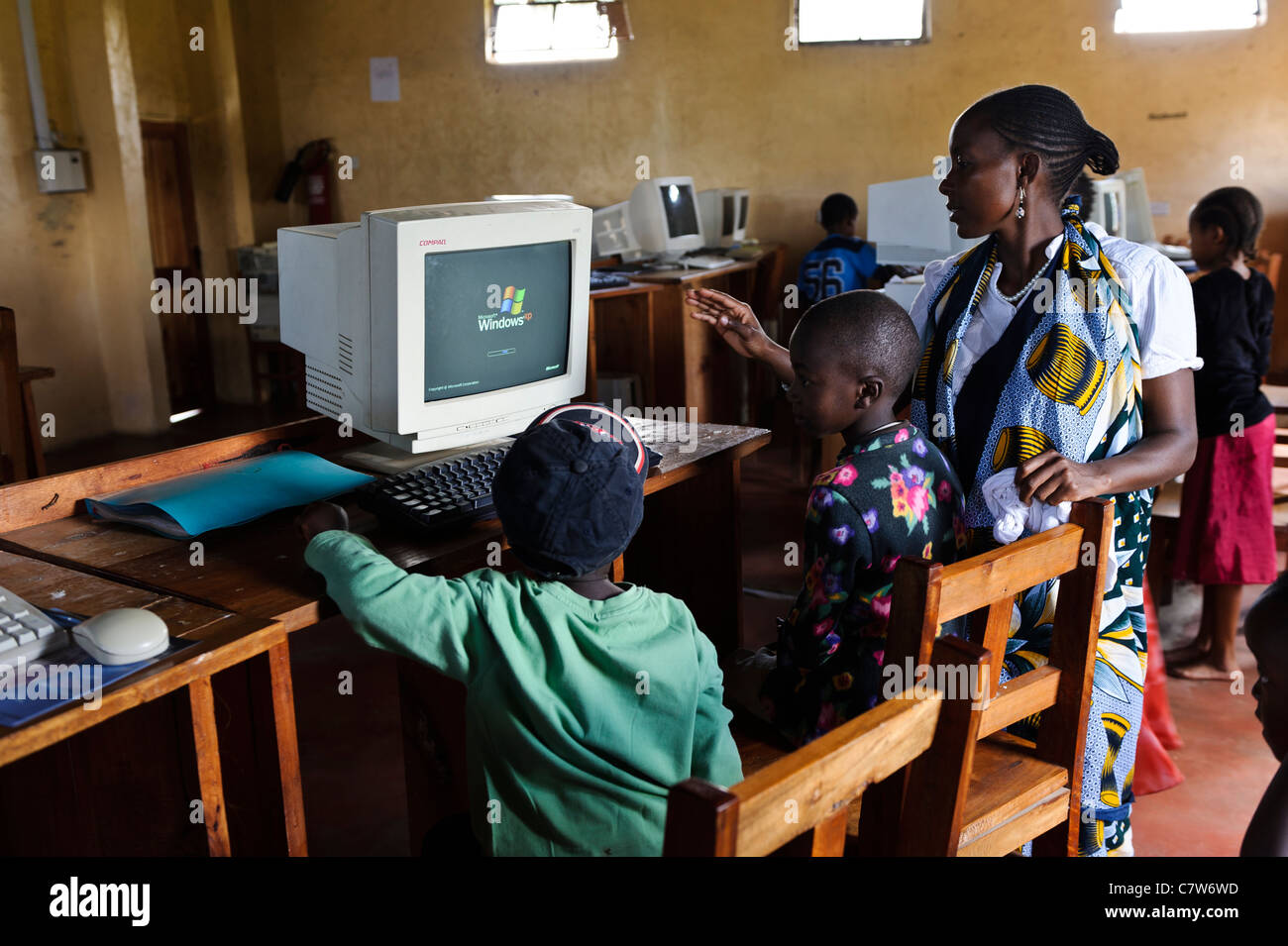 School computer class tanzania hi-res stock photography and images - Alamy