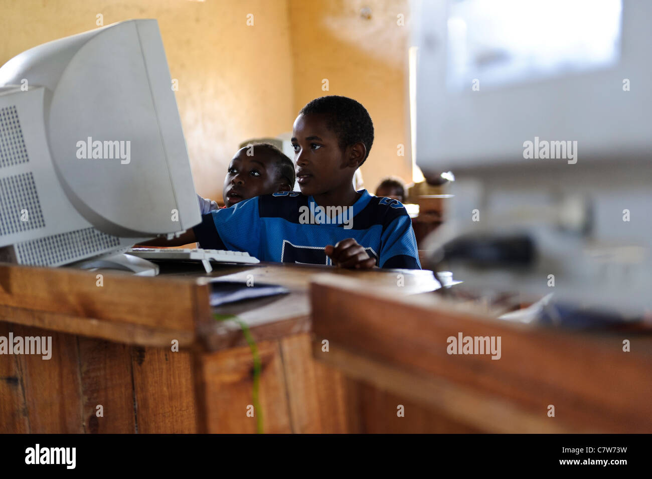 Africa school children computer hi-res stock photography and images - Alamy