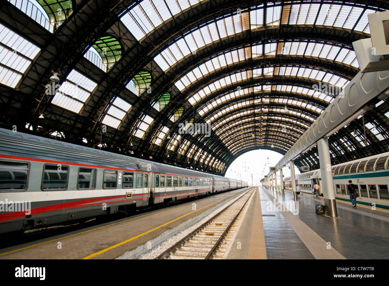 Italy trains railway rails hi-res stock photography and images - Alamy