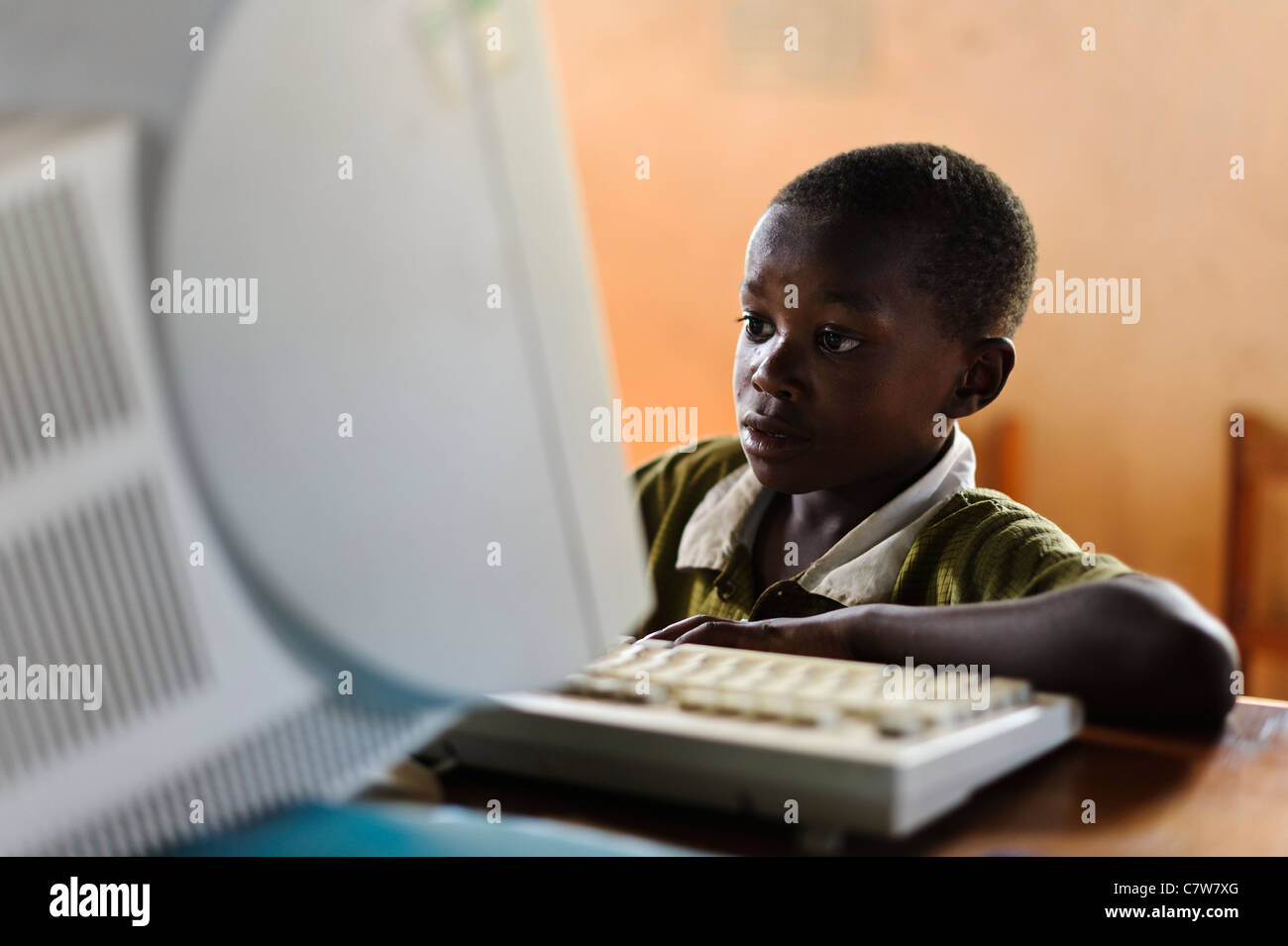 Children in an introductory computer class, Meserani, Tanzania Stock ...