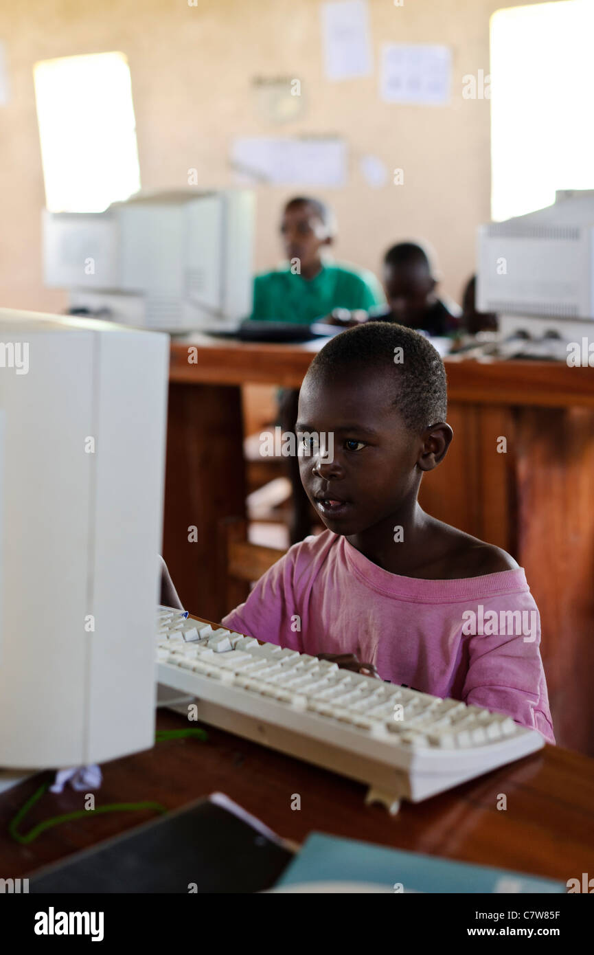 Africa school children computer hi-res stock photography and images - Alamy