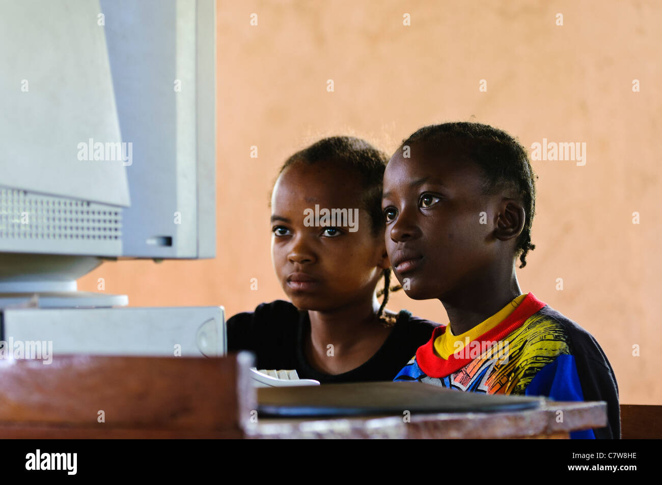 School computer class tanzania hi-res stock photography and images - Alamy