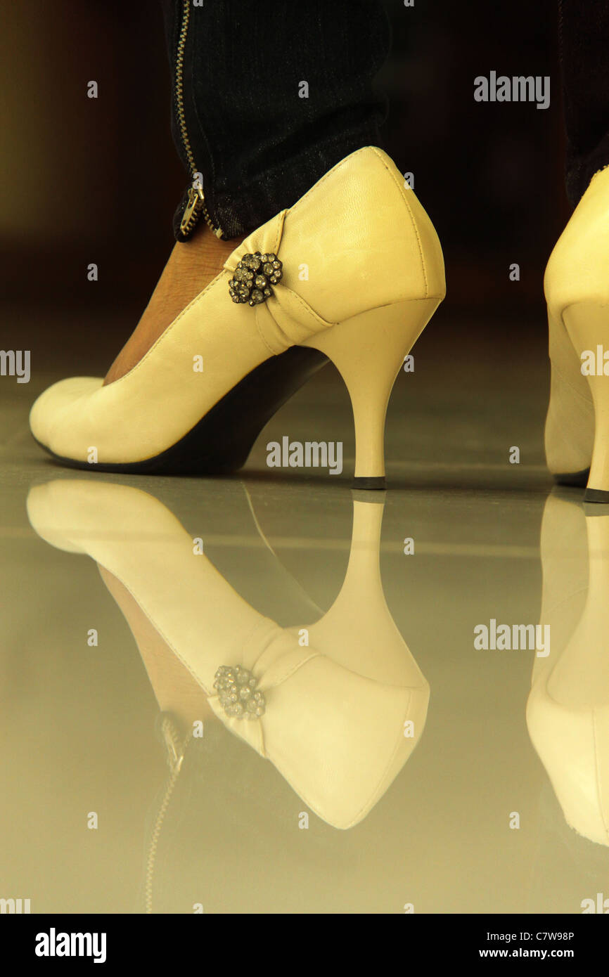 Business woman legs high heels hi-res stock photography and images - Alamy