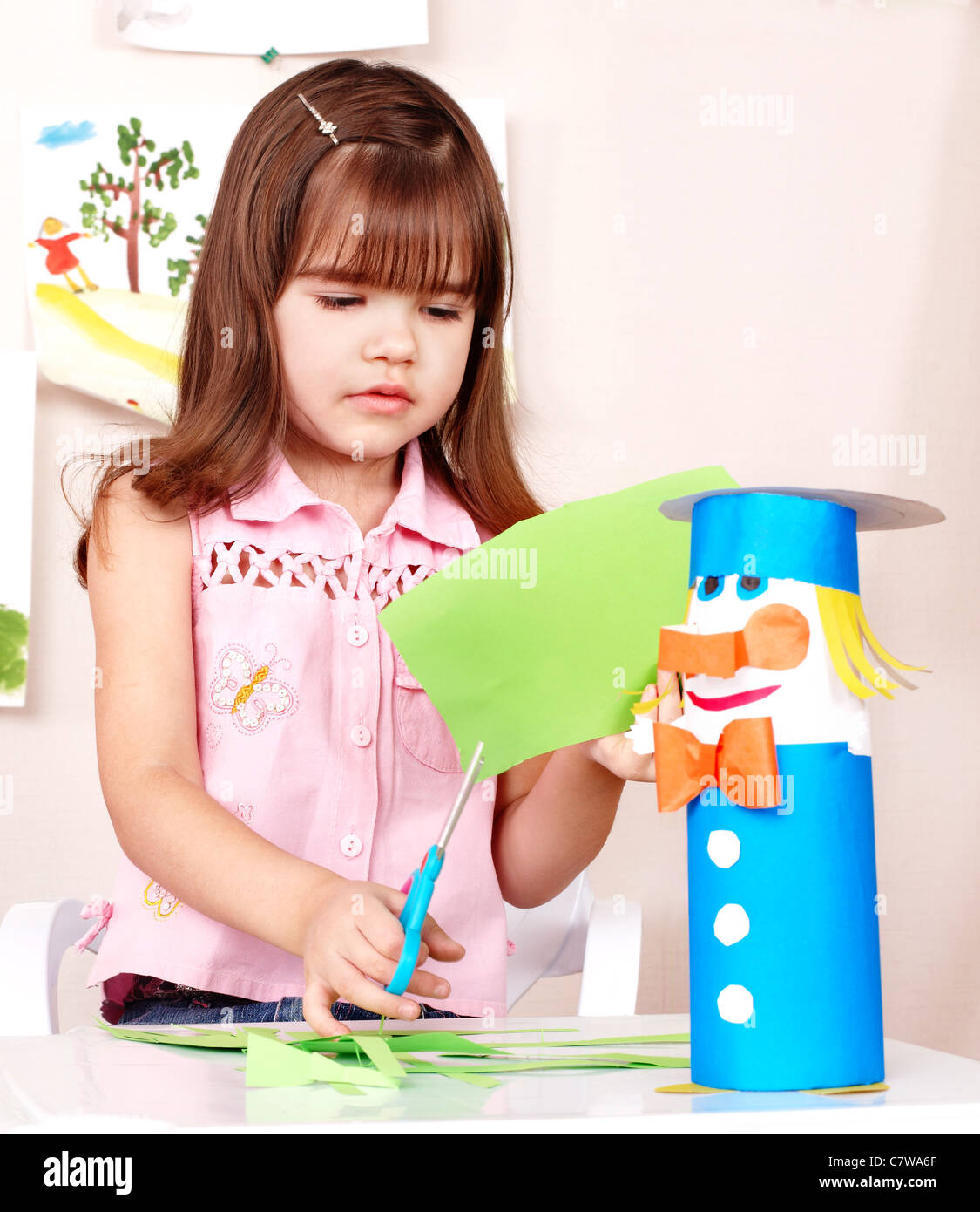 Little girl scissor cutting paper hi-res stock photography and images ...