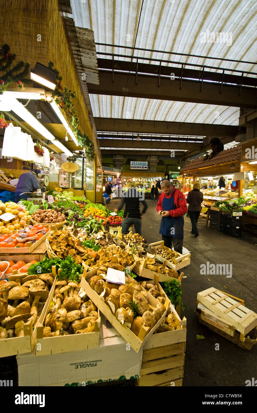 Italy, Liguria, Genova, Oriental Greengrocer market Stock Photo - Alamy