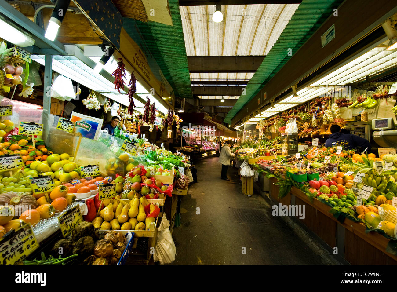 Genoa market hi-res stock photography and images - Alamy