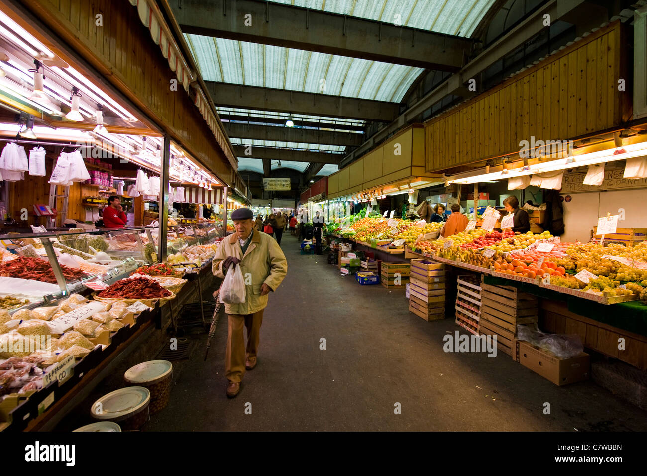 Genoa market hi-res stock photography and images - Alamy