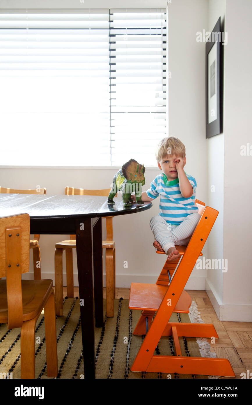 LIttle boy sitting at table crying Stock Photo - Alamy