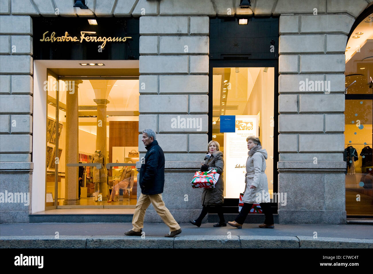 Shoping windows hi-res stock photography and images - Alamy
