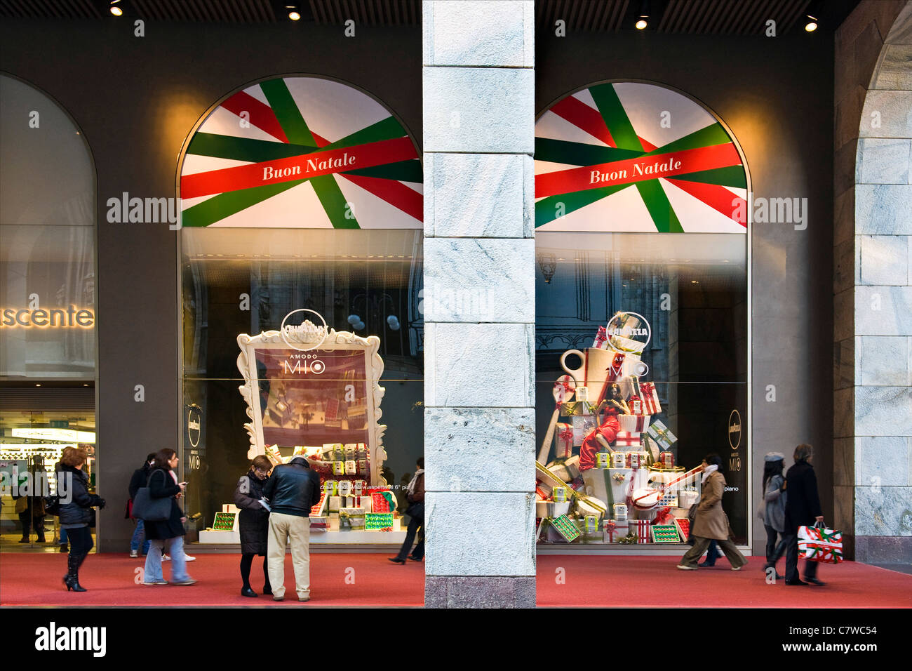 Shopwindows hi-res stock photography and images - Alamy