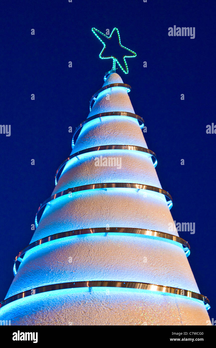 Modern christmas tree hi-res stock photography and images - Alamy