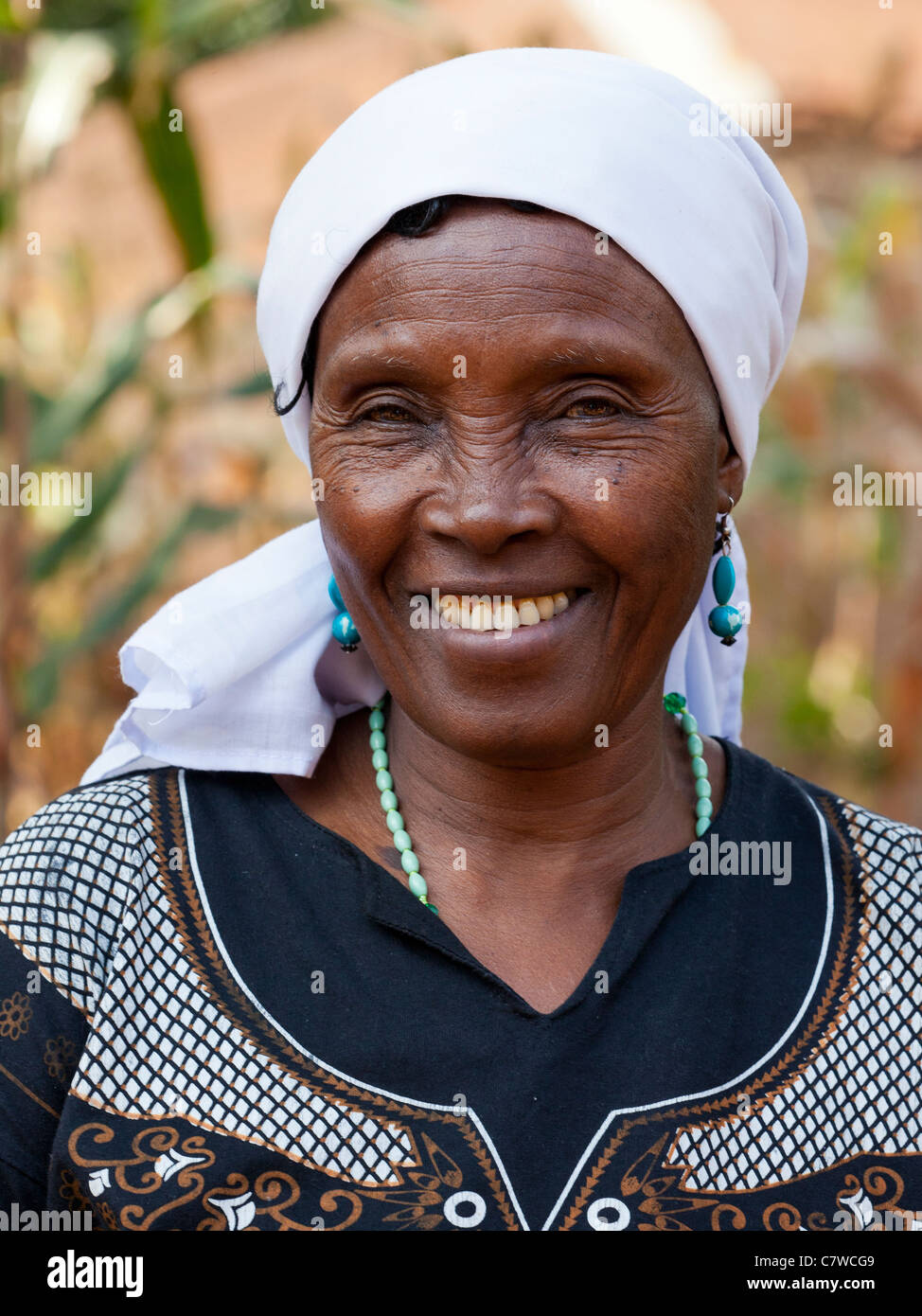 African lady headscarf hi-res stock photography and images - Alamy