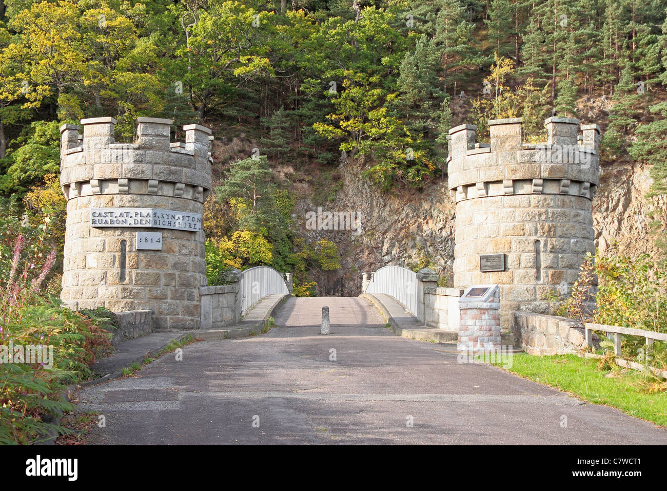 Mock medievil towers hi-res stock photography and images - Alamy
