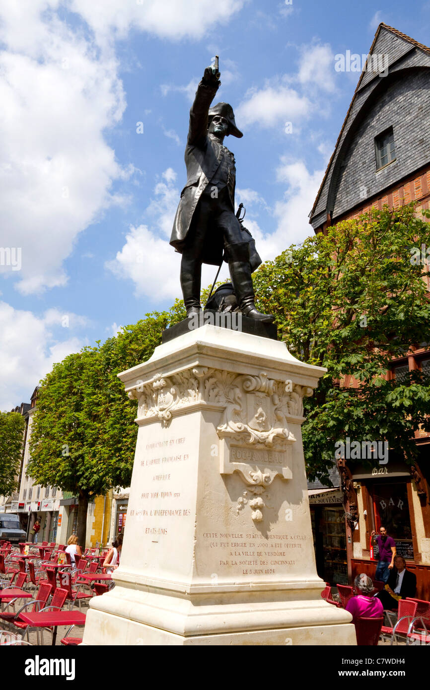 Vendome statue of French Commander in Chief in heroic pose in main ...
