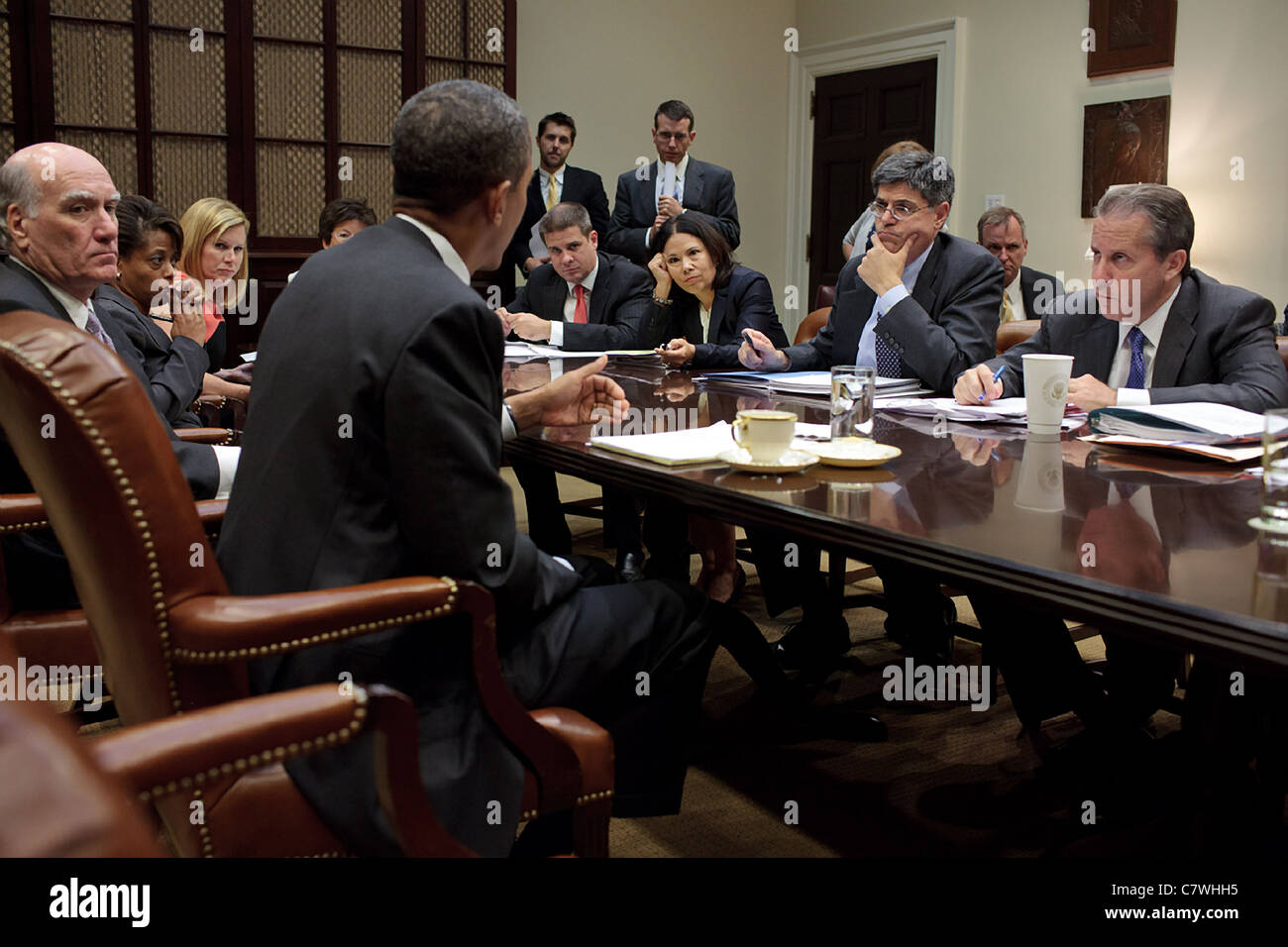President Barack Obama meets with his senior advisors in the Roosevelt ...
