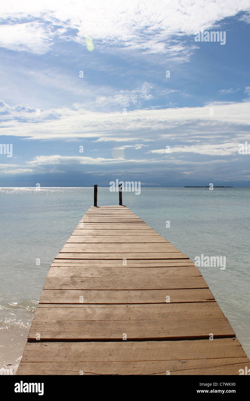 Dock ocean hi-res stock photography and images - Alamy