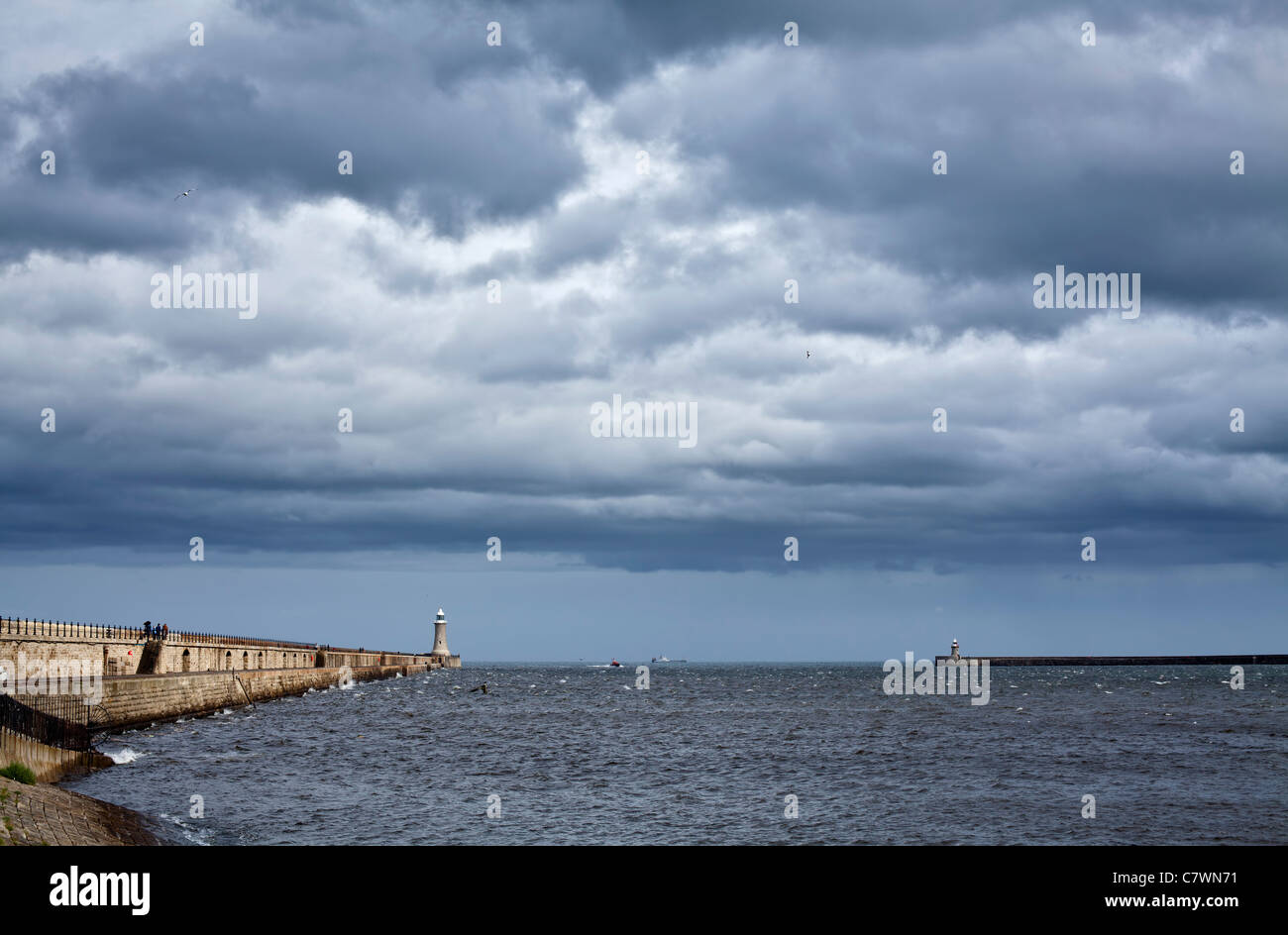 Tynemouth pier hi-res stock photography and images - Alamy