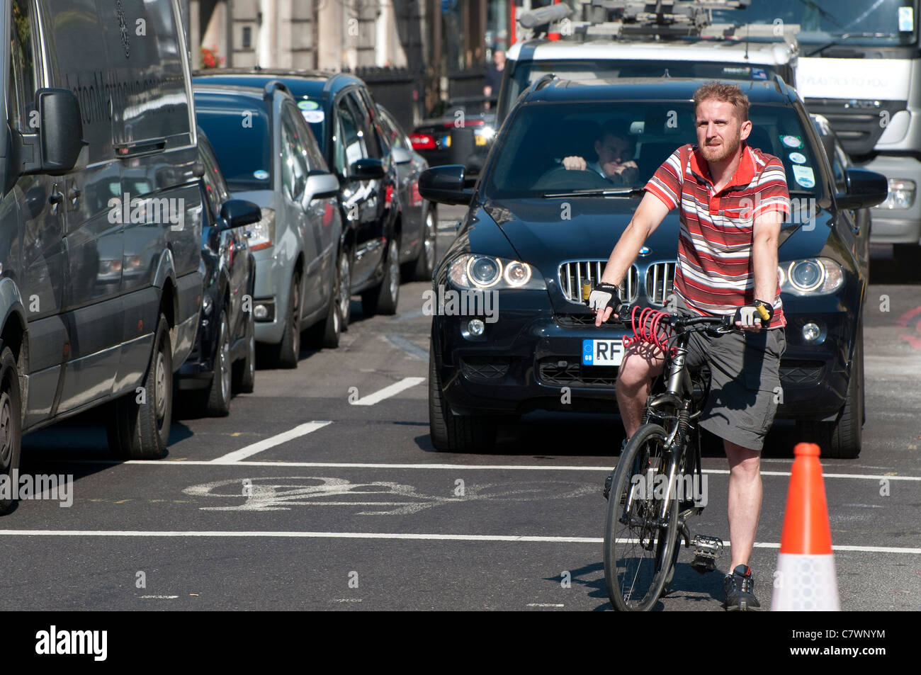 Commuter traffic london hi-res stock photography and images - Alamy