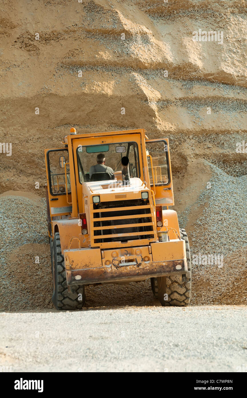 Huge pile gravel hi-res stock photography and images - Alamy