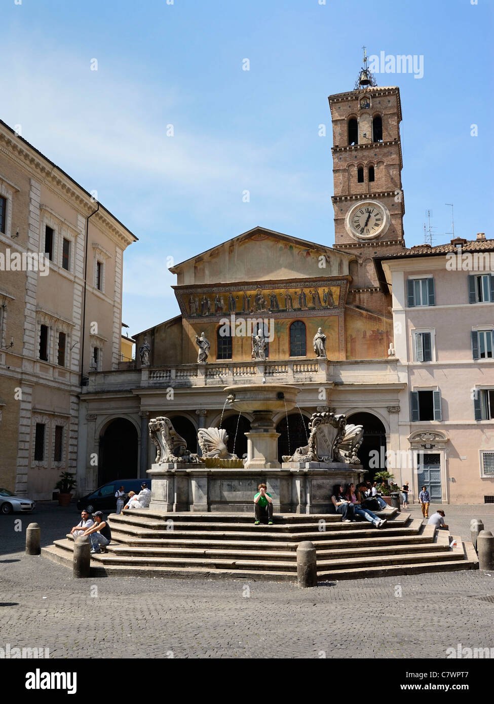 Basilica di Santa Maria in Trastevere Piazza Santa Maria in Trastevere ...