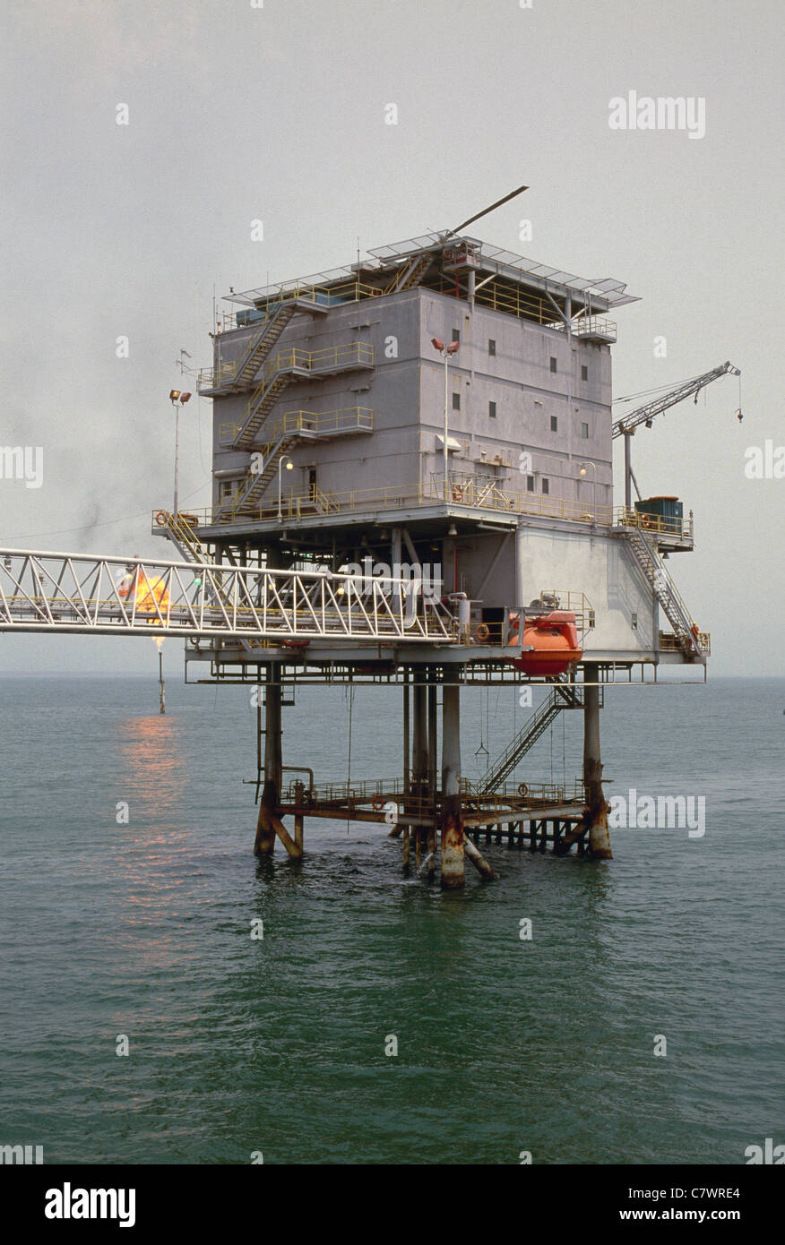 Oil platform nigeria hi-res stock photography and images - Alamy
