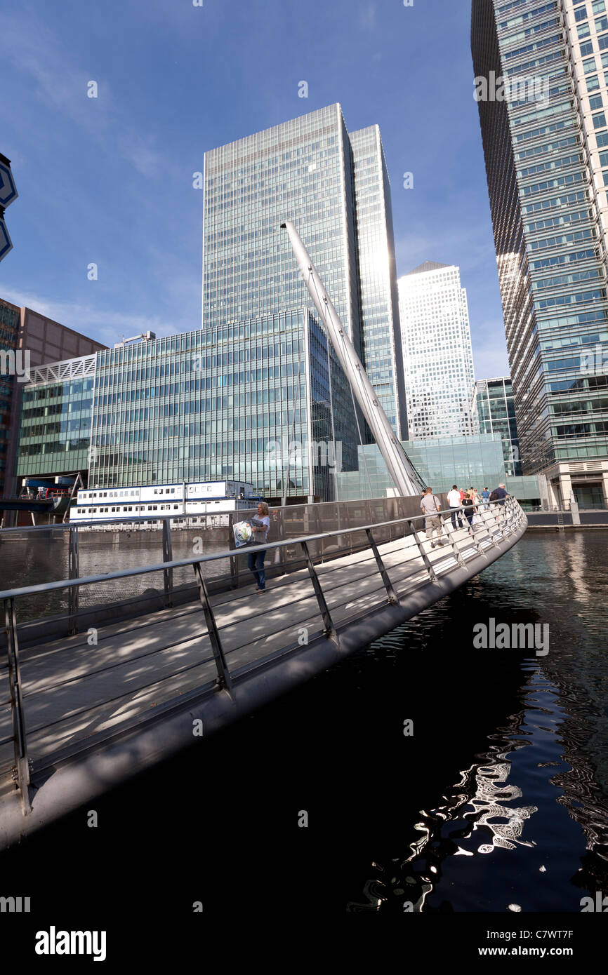South quay footbridge london hi-res stock photography and images - Alamy