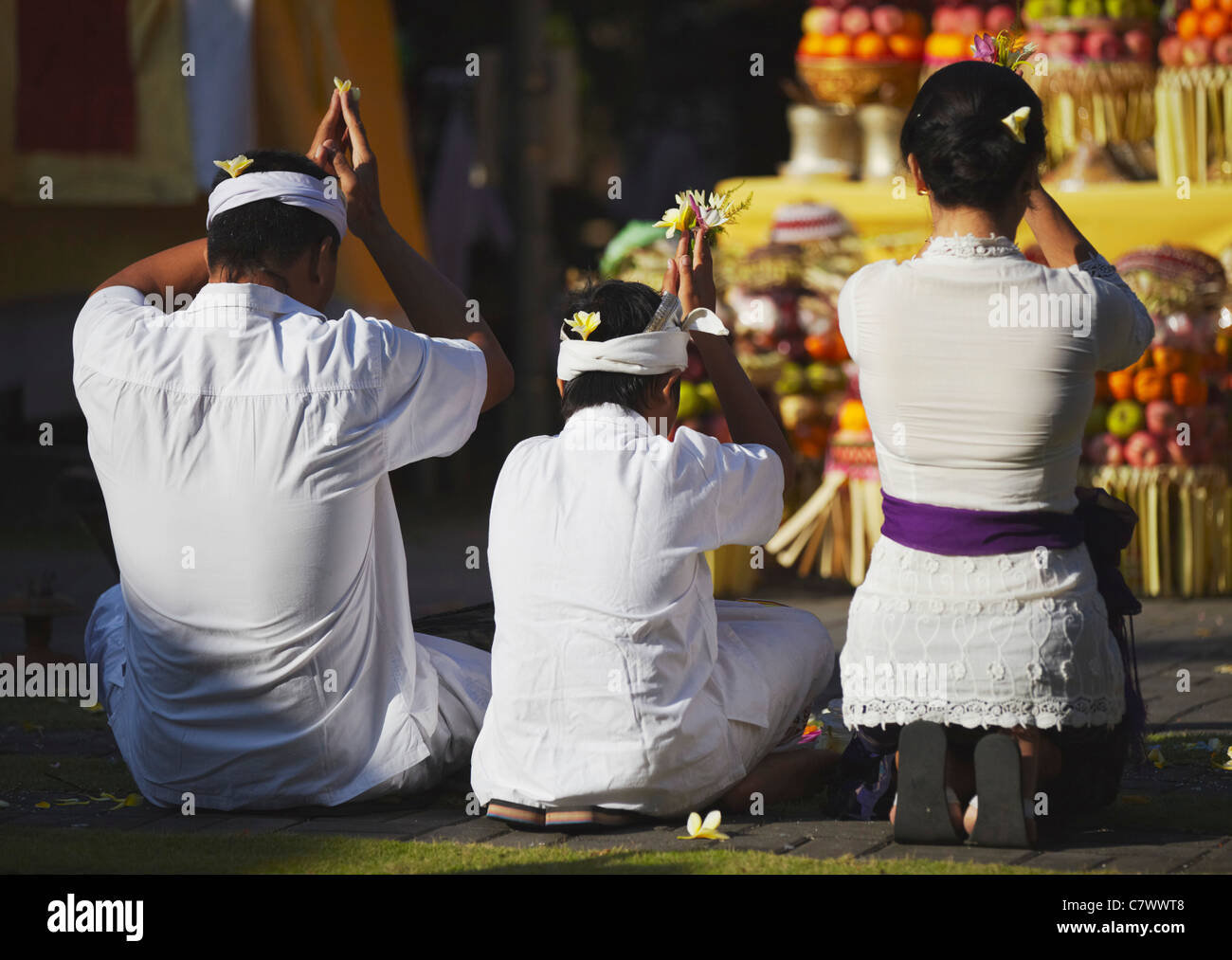 People praying at temple ceremony, Bali, Indonesia Stock Photo - Alamy