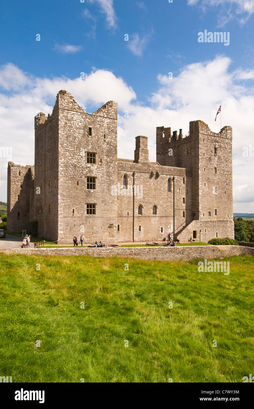 English castles north hi-res stock photography and images - Alamy