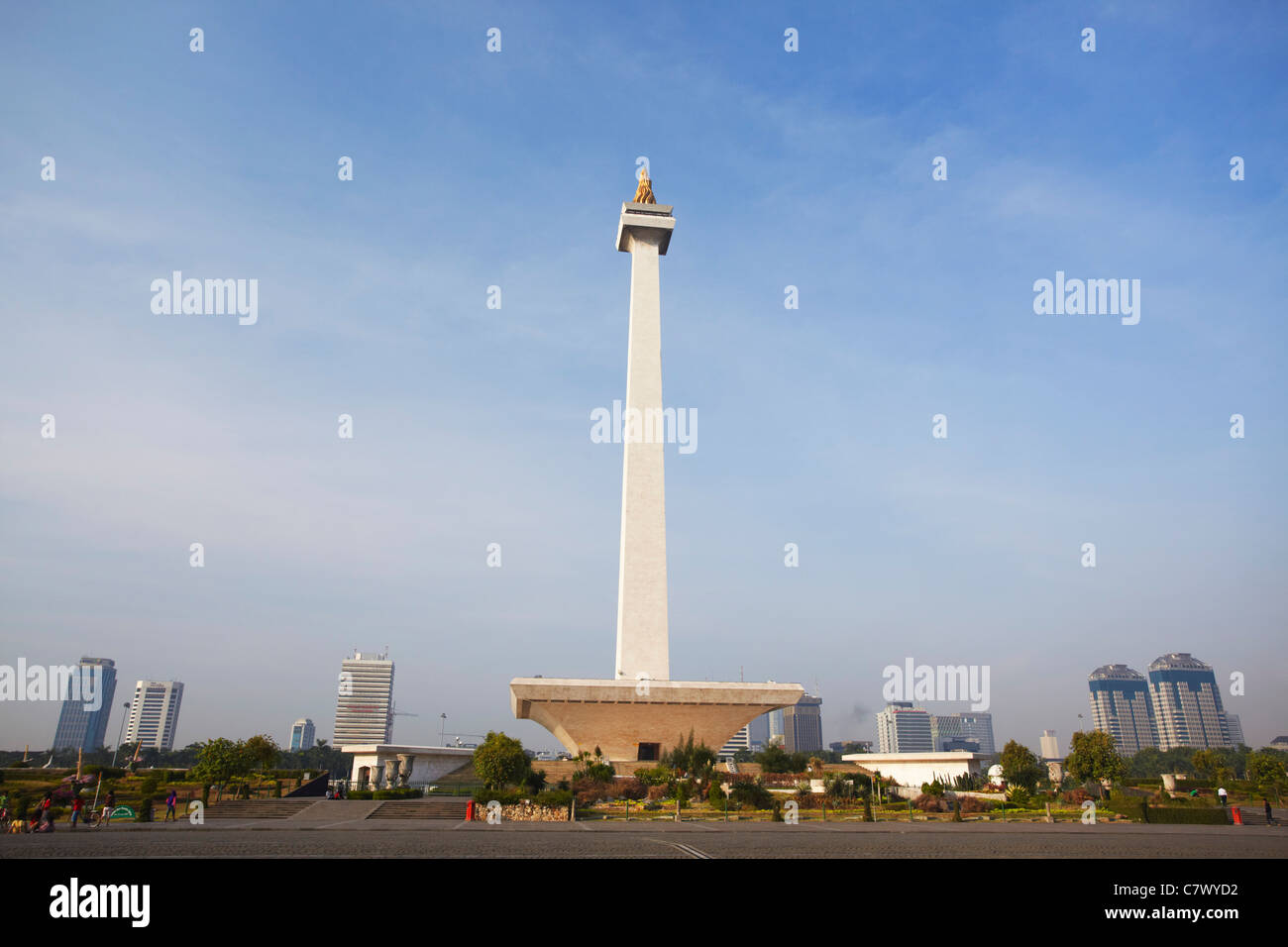 National monument merdeka square hi-res stock photography and images ...