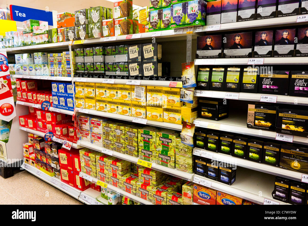 Supermarket Shelving Stock Photos & Supermarket Shelving Stock Images ...