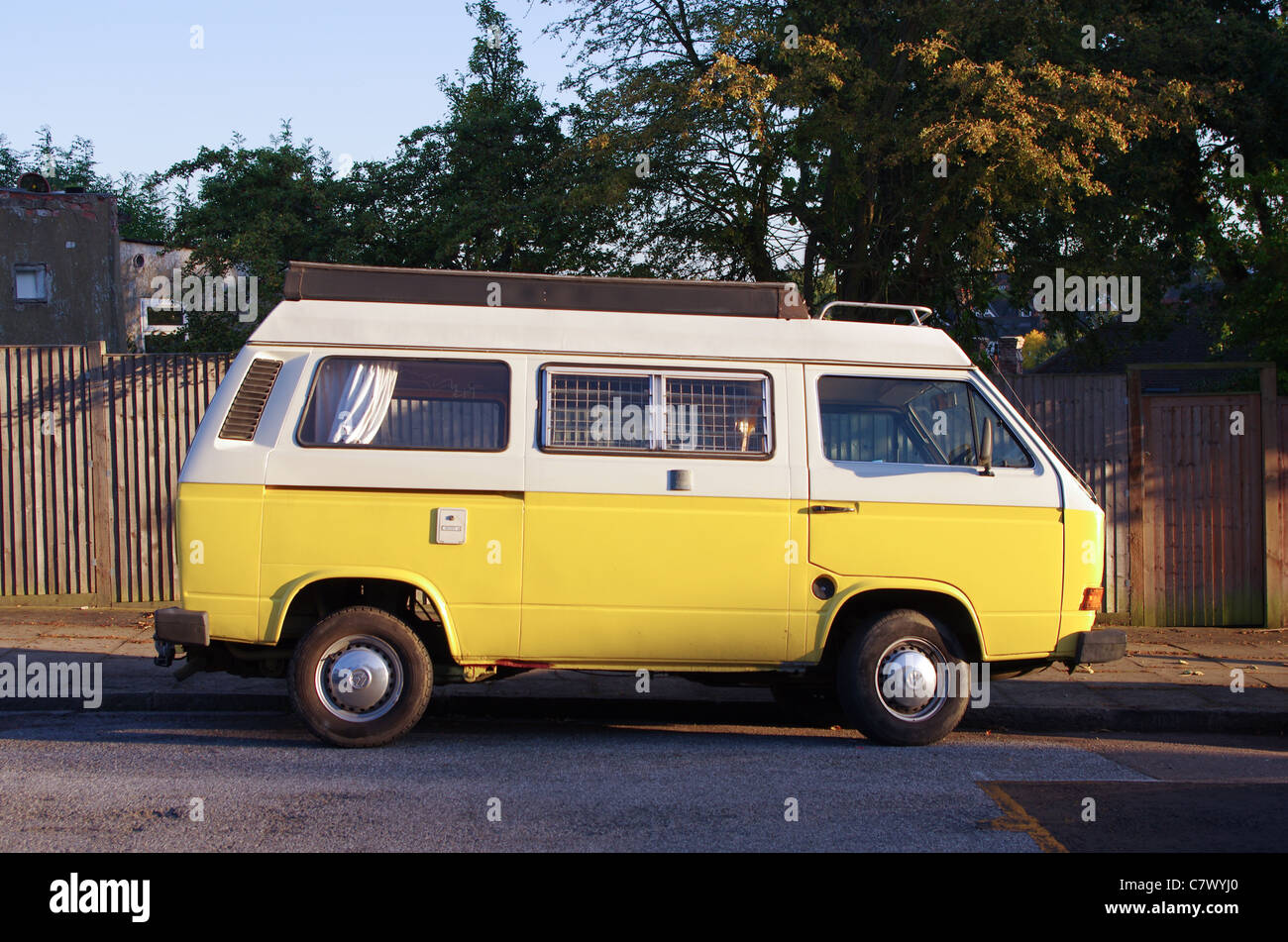 Green van camper side hi-res stock photography and images - Alamy