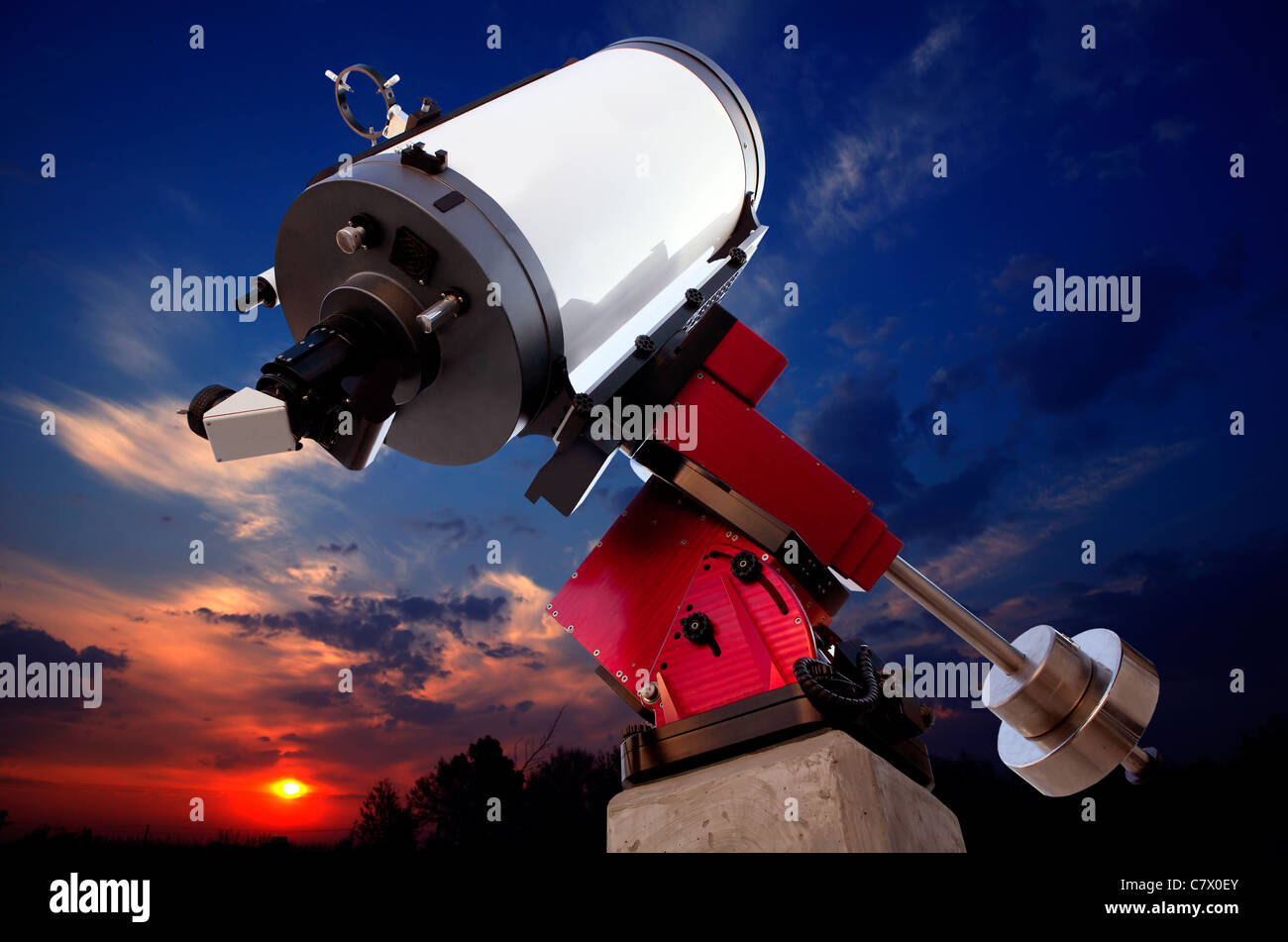 Observatory telescope mirror hi-res stock photography and images - Alamy