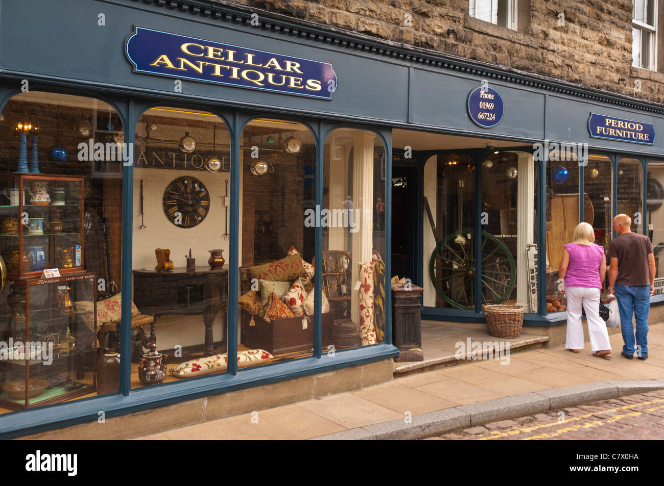 Antiques shop uk hi-res stock photography and images - Alamy