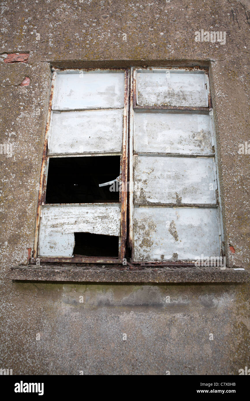 Concrete rotting hi-res stock photography and images - Alamy